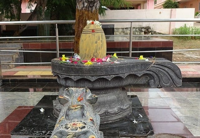 Lingashtakam: Lyrics, Meaning, & Importance - Hinduism Outlook